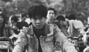 Review Film Dilan 1990, Kenangan Kisah Cinta Masa Sekolah - Dafunda.com