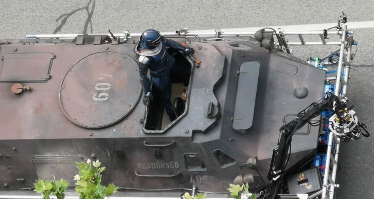 Natasha Romanoff Hadapi Taskmaster Dalam Foto Lokasi Syuting Black ...