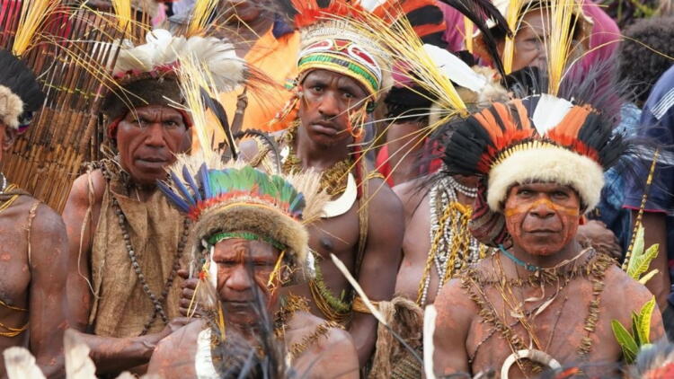 Lirik Lagu Apuse Beserta Maknanya - Dafunda.com