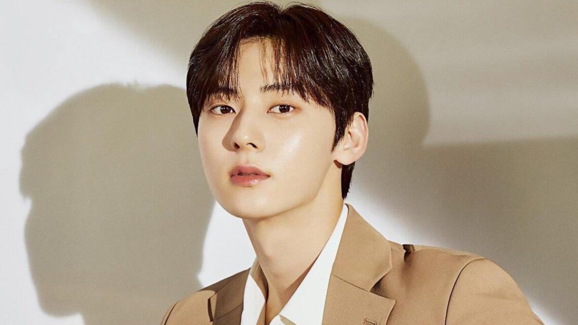 10 Fakta Hwang Min Hyun, Aktor Utama di Drakor Study Group - Dafunda.com