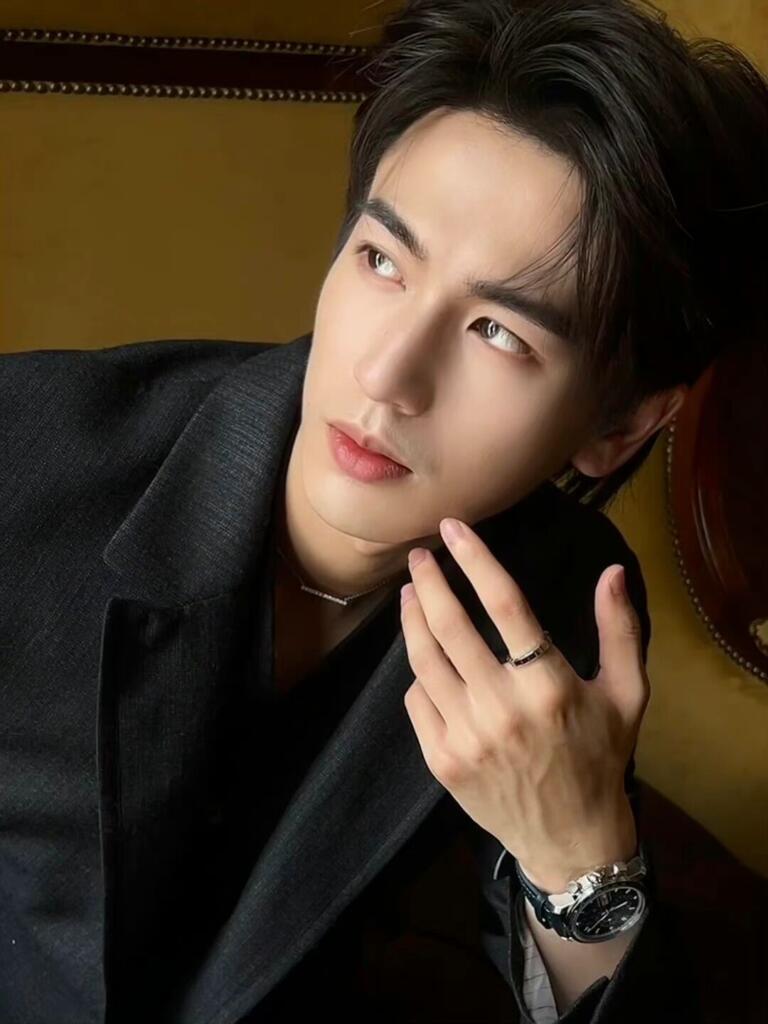 7 Fakta Zhang Ling He, Pemeran Utama Persuit of Jade - Dafunda.com