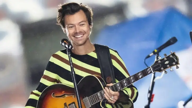 Harry Styles akan Bacakan Nominasi di Grammy Awards 2026 - Dafunda.com